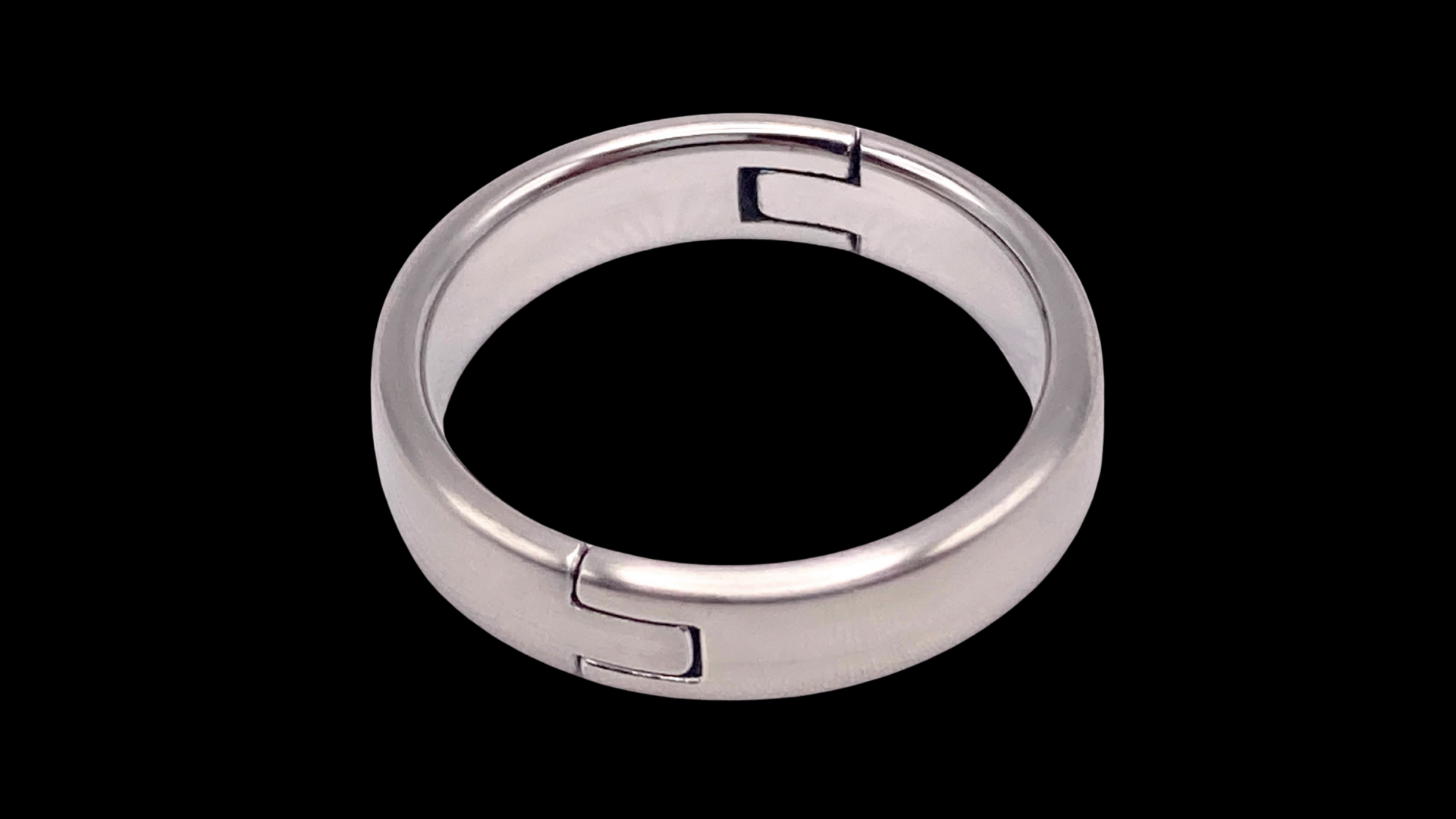 Hinged rings go on easily around swollen knuckles to fit your finger ...