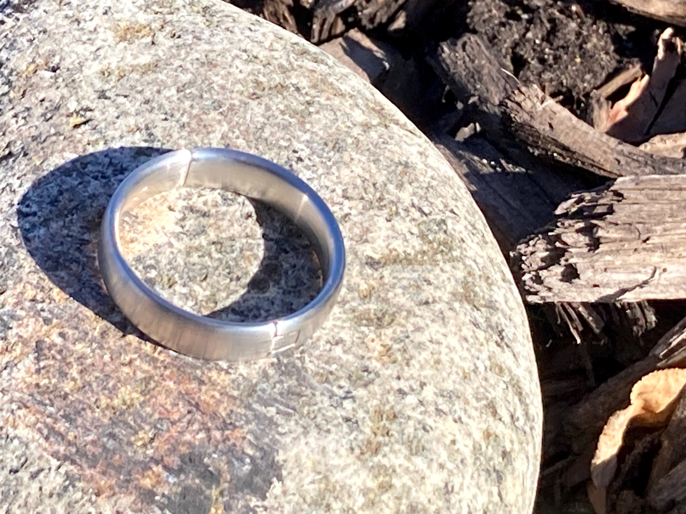 Hinged rings go on easily around swollen knuckles to fit your finger ...