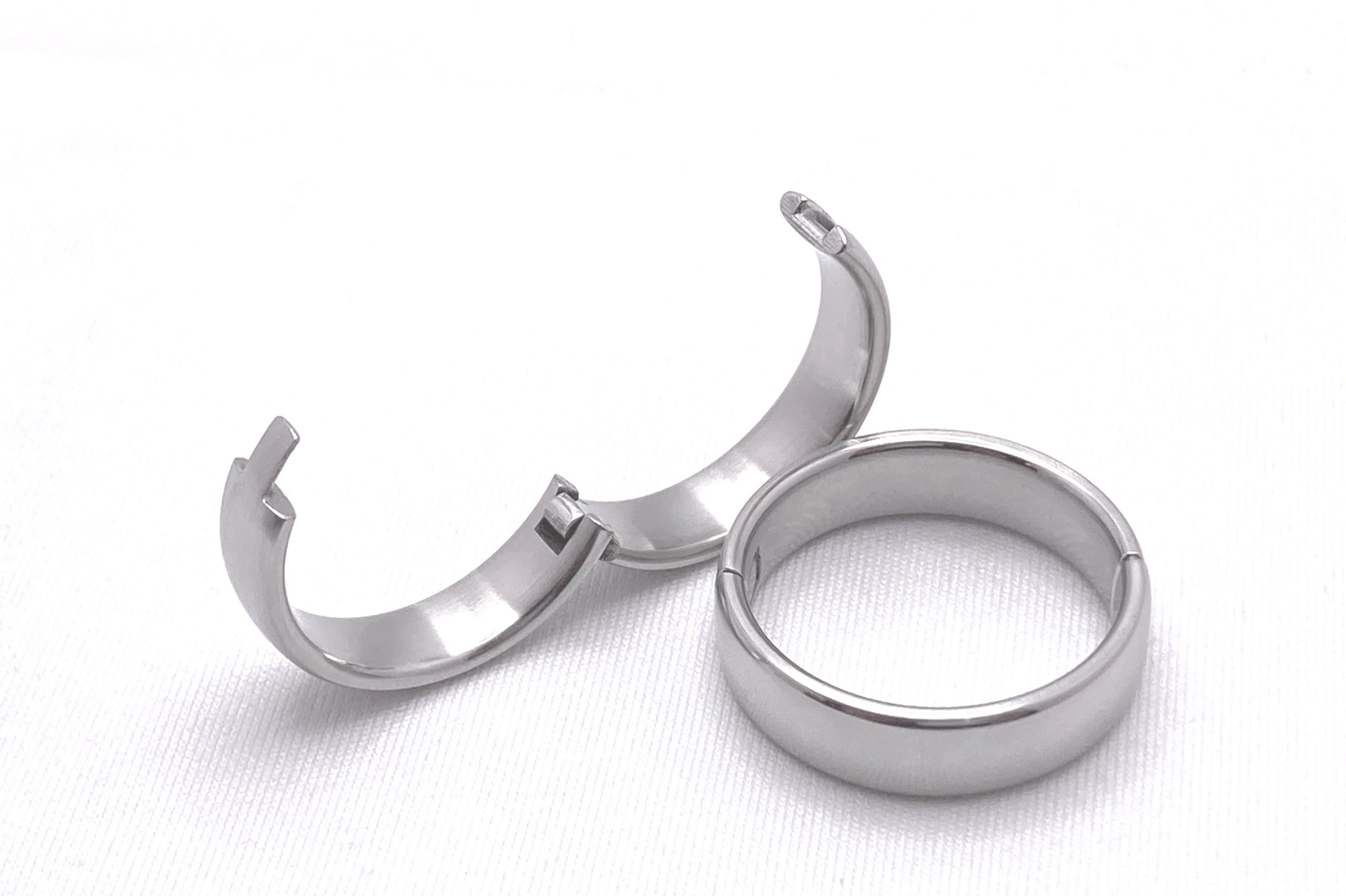 Hinged rings go on easily around swollen knuckles to fit your finger ...